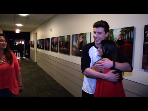 Shawn Mendes Surprises a Fan Backstage