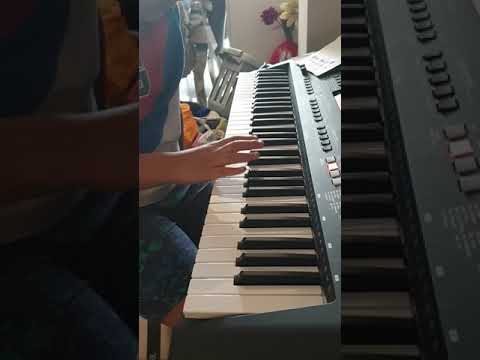 d major and d sharp major in piano
