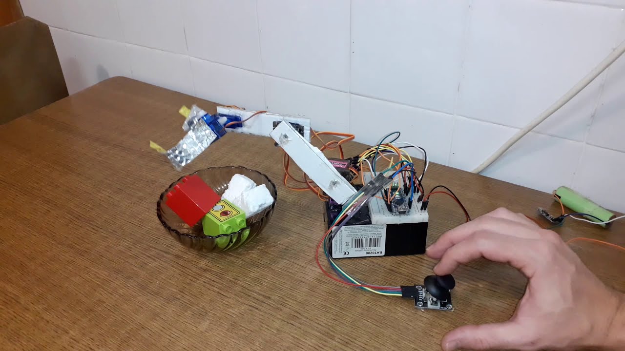 Arduino robot arm with 5 servo motors controlled with joystick module