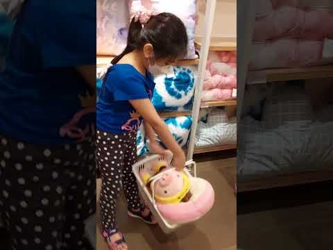 HAPPY KIDS ENJOY SHOPPING FOR STUFFED TOYS AT MINISO #shorts #miniso #happykids
