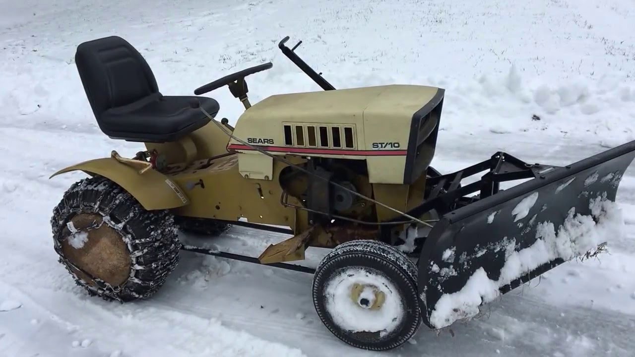 1972 Sears ST/10 10 HP Lawn Tractor Plowing Snow