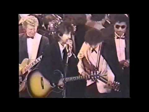 How Many Super Famous Rockstars Can You Spot? « mikenoikes