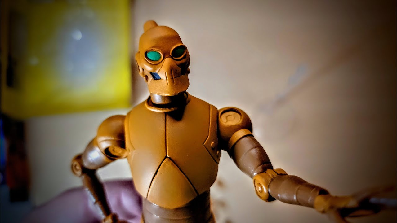 Invincible Deluxe Robot Figure - literally what this channel was made for.