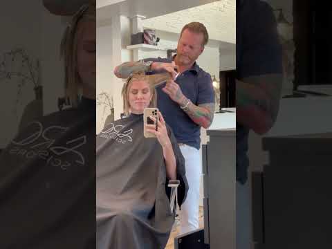 Difference in #blunthaircut vs #layeredcut on short hair. Show your stylist! #ytshort #shorthaircut