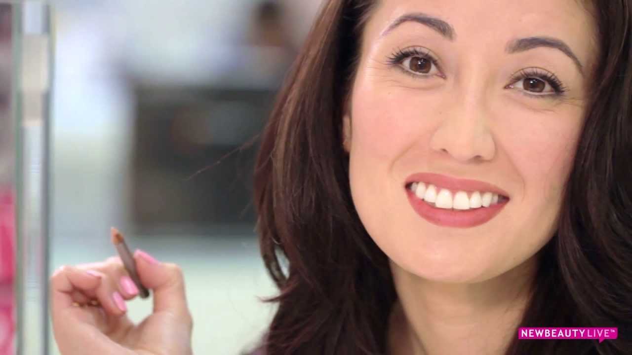 How to Brighten Tired Eyes Instantly With Makeup