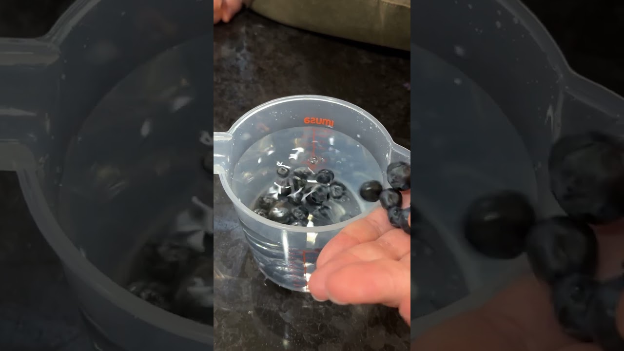 The Easy Way To Tell If Blueberries Are Fresh Or Sour #blueberries #freshness #sour