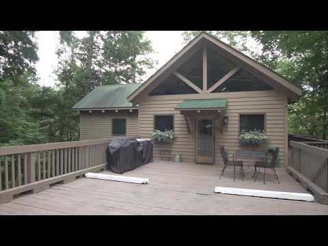 Smoky Cabins Presents Tree House - A private rustic cabin getaway in the Smoky Mountains