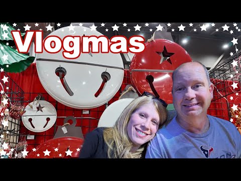 Welcome to DECEMBER VLOGS! Nutcracker Market CHAOS! #VLOGMAS