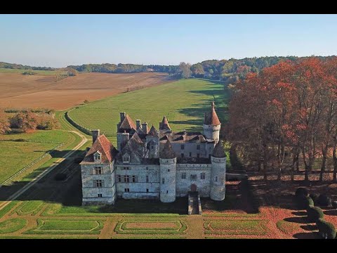 Gorgeous listed castle for sale with dry moats in Lot et Garonne.