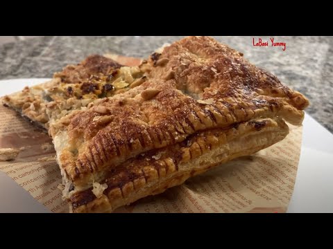 COCA DE HOJALDRE, CHOCOLATE Y PIÑONES