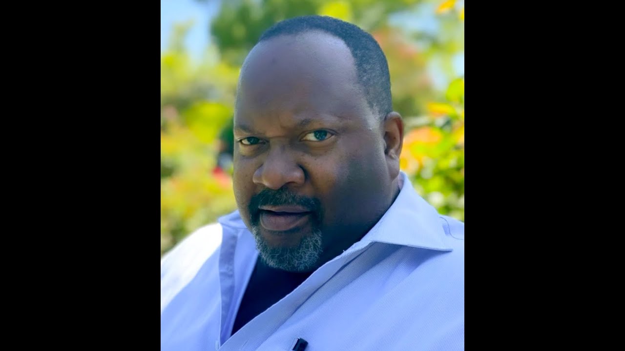 32 Author Spotlight – Damien Hunter
