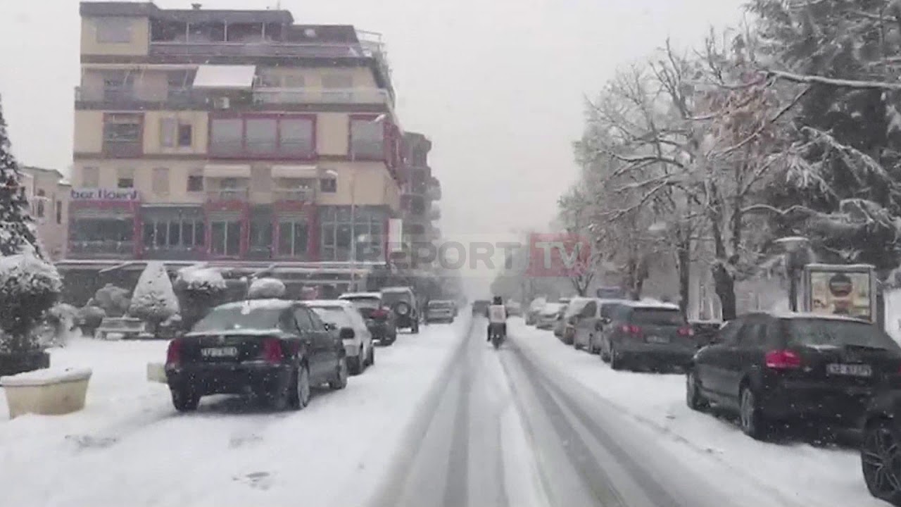 Report TV - Pogradeci zbardhet nga dëbora