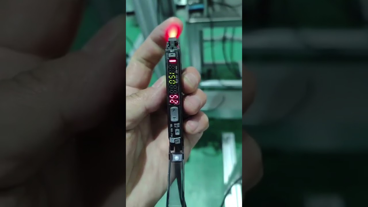 fiber optic sensor testing #fiber #sensor #test #automation #industrial #electrician #viral