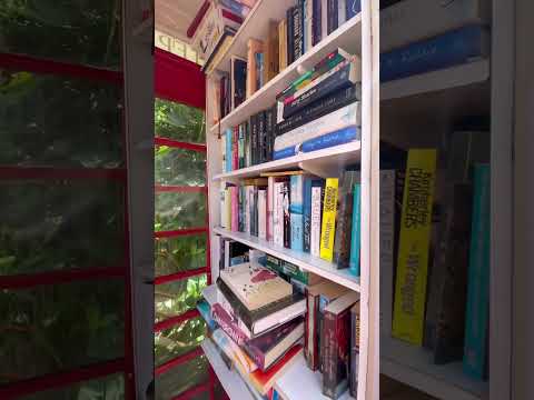 Little free library in England 📚 🏴