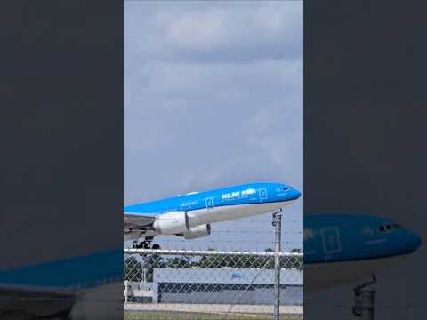 KLM Asia PH-BQF 777-206(ER) departure from IAH to AMS!!! #aviation #klmroyaldutchairlines