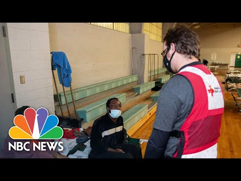 American Red Cross Volunteer Speaks About Helping Fellow Texans During Power Crisis | NBC News NOW