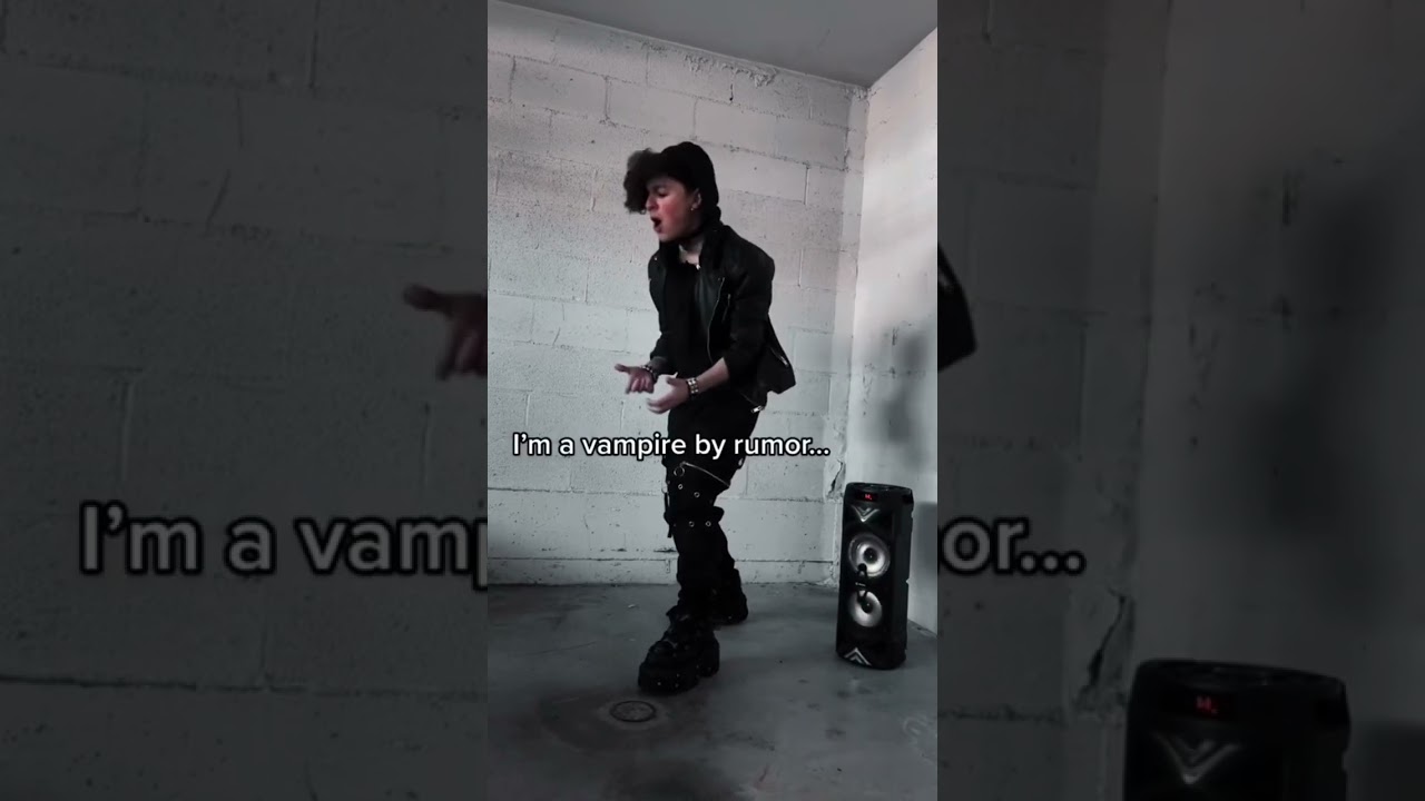 EMO KID SING VAMPIRE BY RUMOR 😈🖤 #emo #emomusic #rockmusic #hardrock #goth #punk #poppunk #vampire