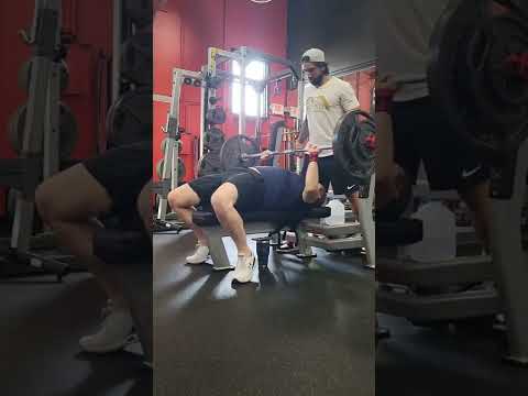 Client Aaron, Testing 1 rep max (1rm) (195Lbs) #fitness #health #howto #shorts #training #strength