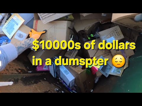 Dumpster diving Day 1 of 3 π Employees tossed out the whole store !!