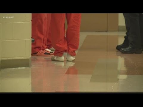 Federal prison worker fears for the safety of co-workers amid shutdown