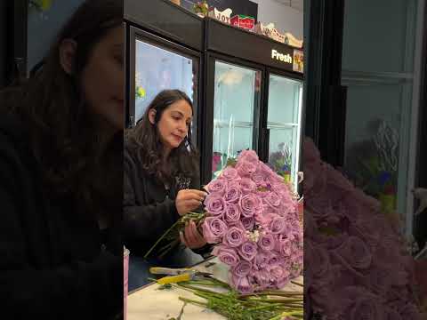 100+Roses π
instagram.com/huberheightsfloral #asmr #flowers #bouquet #flowerbouqet #rose #gift