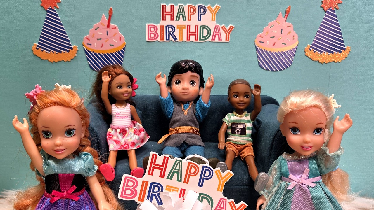 Benjamin's Birthday ! Elsa & Anna toddlers - game - frogs - gifts - Barbie dolls