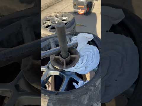 At The Junkyard: Using a Coats Manual Tire Changer