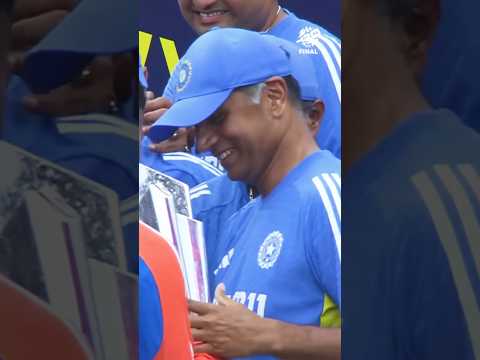 Virat Kohli crediting Rahul Dravid after winning T20 World Cup 2024 #cricket #coach #india #t20