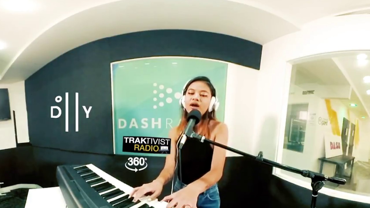 360 VR - DOLLY AVE performs 