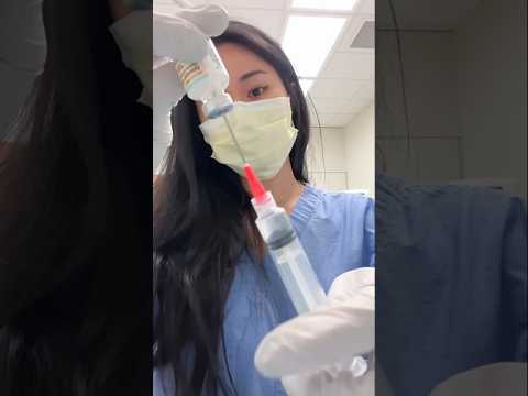 Drawing up drugs as an Anesthesiologist Assistant #anesthesia #anesthesiology
