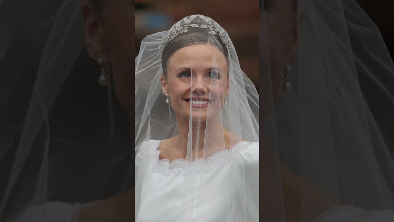 BLUSHING BRIDE OLIVIA HENSON WORE GROSVENOR FAMILY FABERGÉ MYRTLE LEAF TIARA
