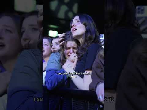 IF THIS IS LITERALLY YOU AT CONCERTS TAG UR BEST FRIEND 😭😭😭