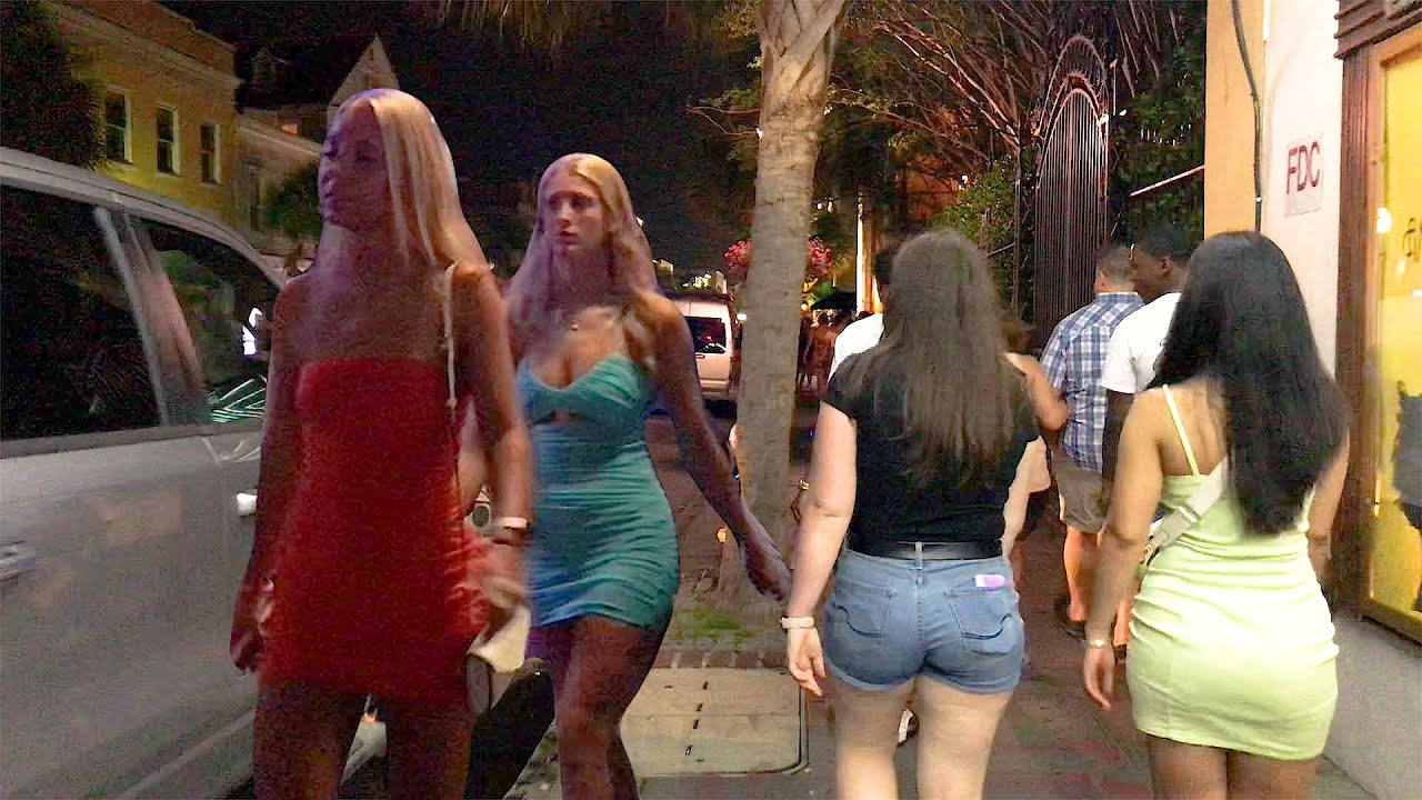 Downtown Charleston NIGHTLIFE in King Street South Carolina【4K】