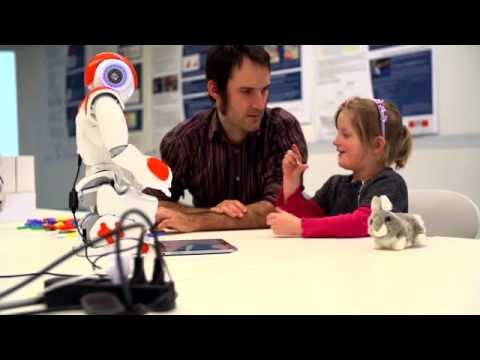 Kids and robots learn to write together (sous-titres en français)