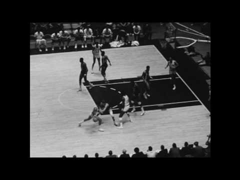 Pete Maravich and Walt Frazier Duel for the First Time | 11.24.1970