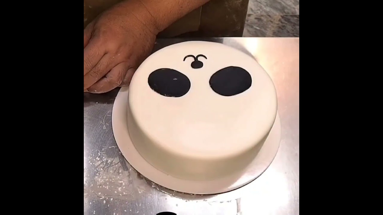 A simple Panda face cake ... link to full video in comments. #cake #fondant #panda
