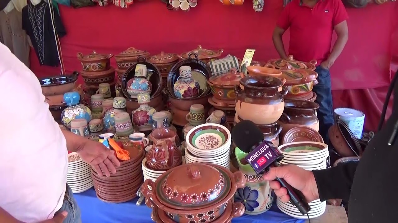 En la Plaza del Pueblo en Monclova Coah artesanos  de  vasijas de Puebla y Oaxaca.
