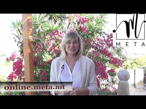 Justyna tries to speak Italian to demonstrate how difficult it is to learn languages.