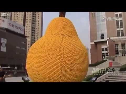 LiveLeak.com - Half of 15,000 yellow ducks stolen only one day after exhibition