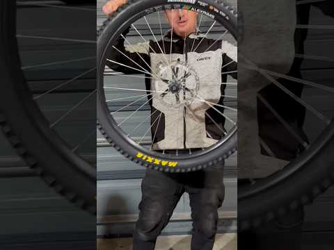 How to Change a Tyre Quick ! #emtb #maxxis #tyres #shorts