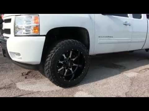 Leveled 2010 Chevy Silverado 1500 w/ 20x12 -44 Offset MO970 Wheels & 33" Atturo MT Tires