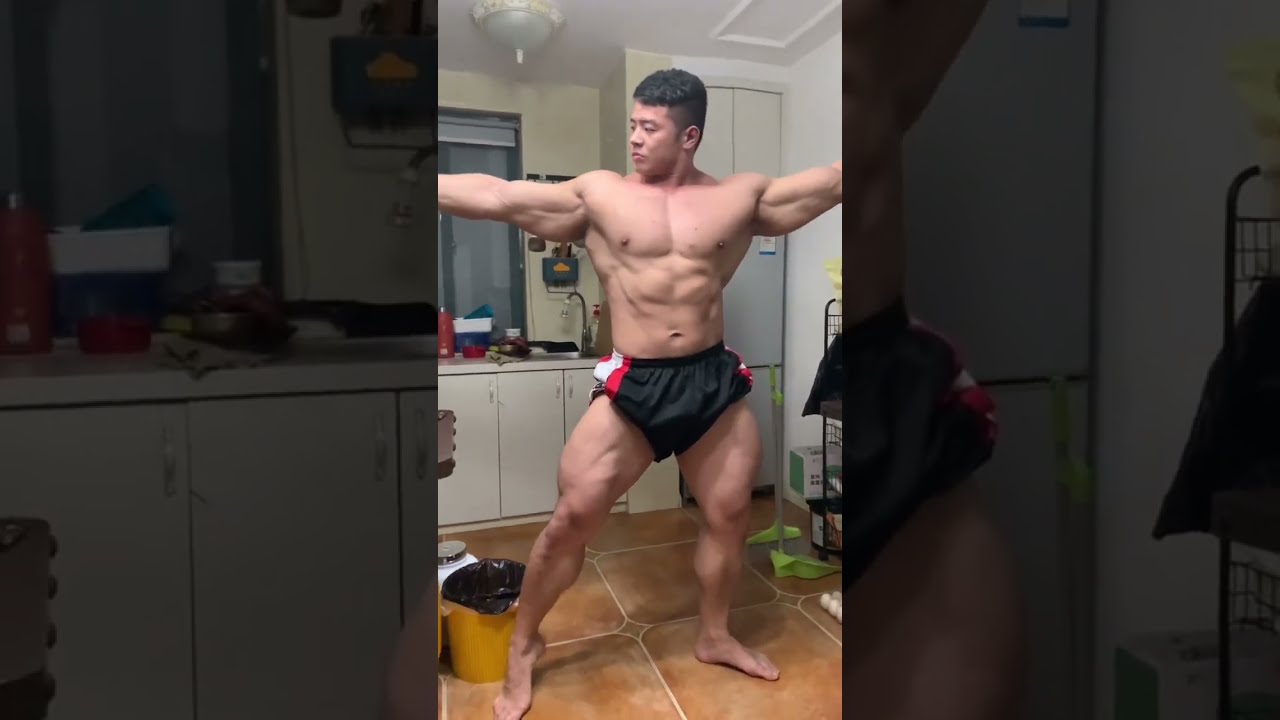 Chinese Bodybuilder Muscle Flexing # 43