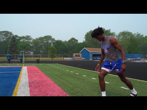 Player Tips: Wide Receiver Stance with Cam Williams of Glenbard South ...