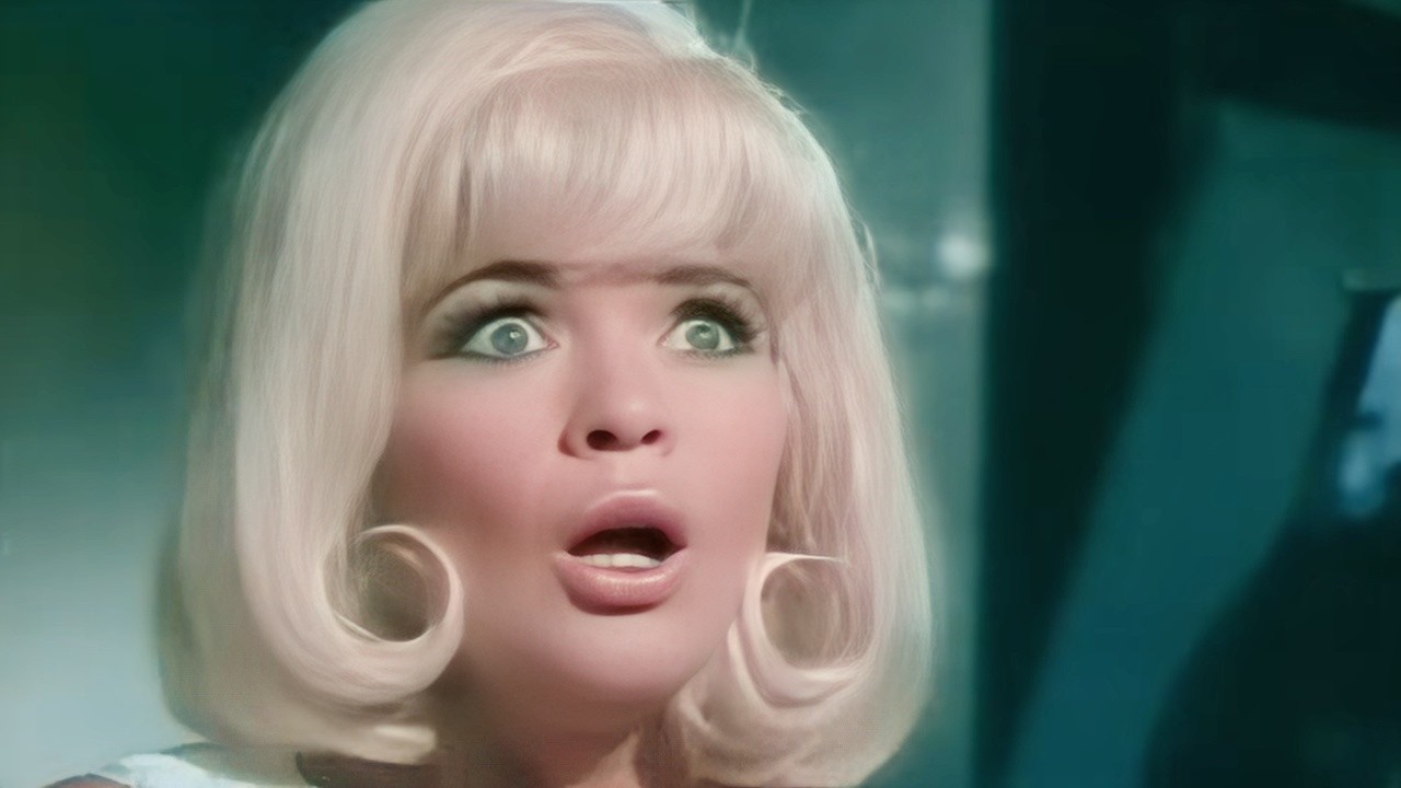 El espía gordo (1966, película de comedia) Jayne Mansfield, Phyllis Diller y The Wild Ones