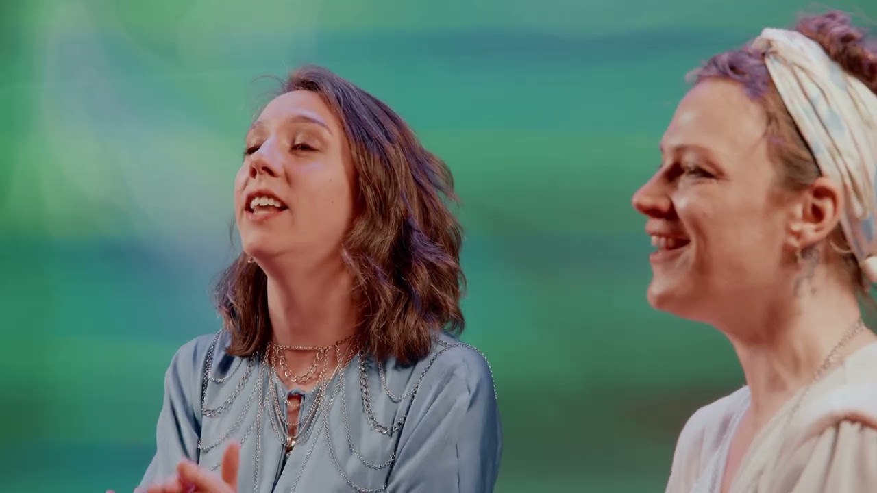 Les Itinérantes performs 