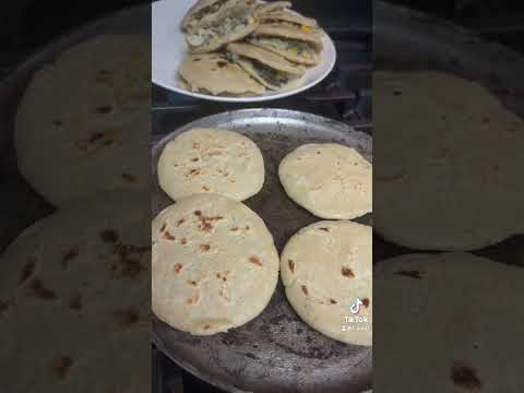 Gorditas poblanas y caldo de queso. #food #mexicanfood #comidamexicana #tacos #soup