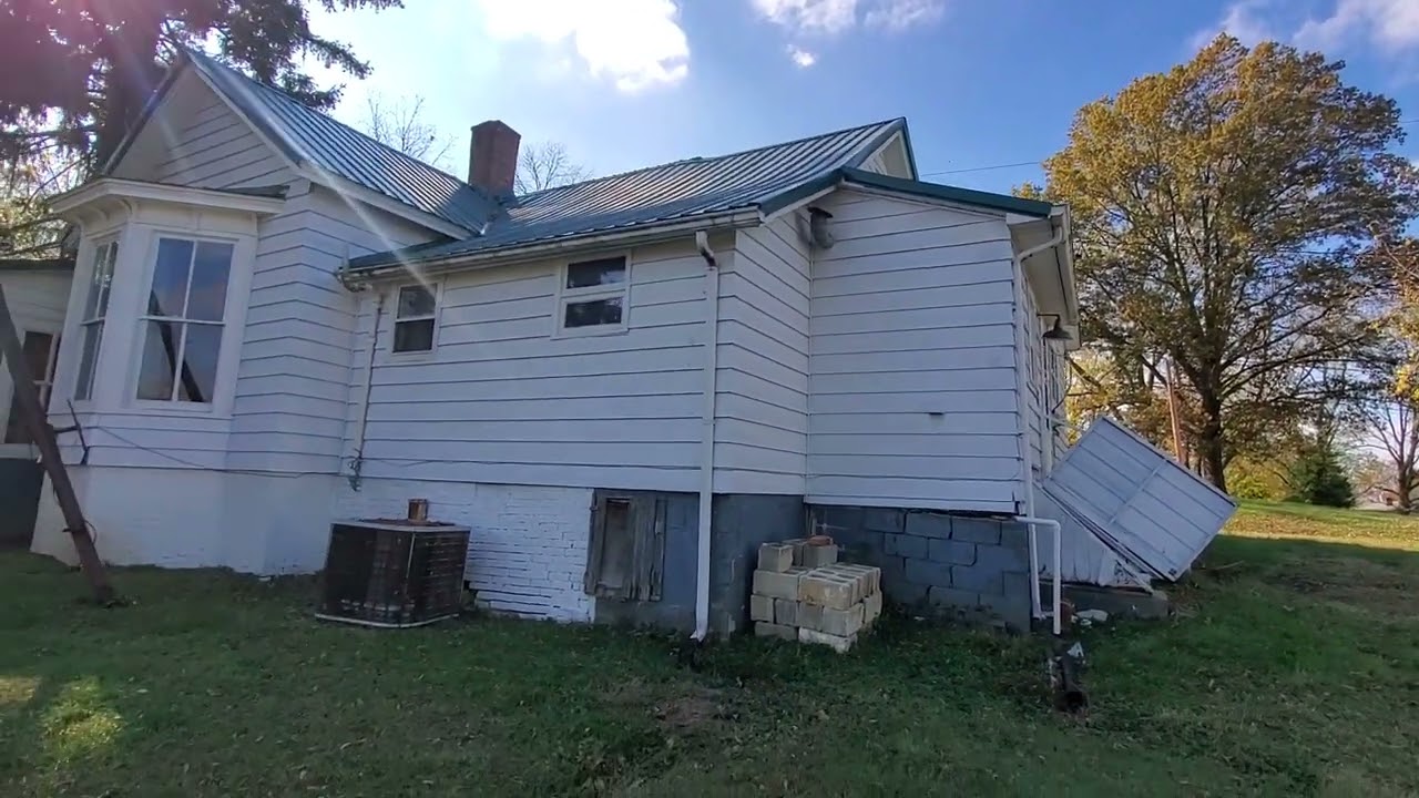222 W. Mill St., Grayville, IL  62844