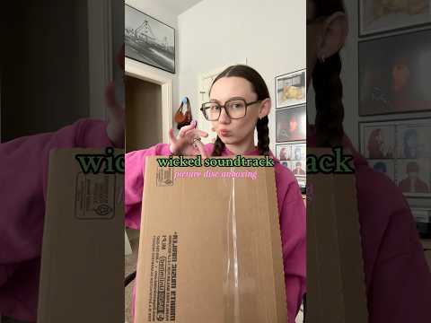 wicked soundtrack vinyl unboxing🪄💚🫧 #music #vinyl #arianagrande #cynthiaerivo #vinylcommunity