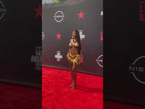 @summerwalker At #BETAwards #CulturesBiggestNight #Shorts #redcarpet #summerwalker #fashion