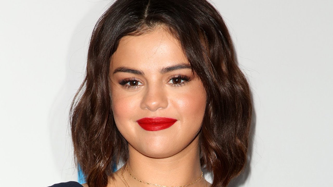 Selena Gomez Announces She's Going On ANOTHER Social Media Hiatus
